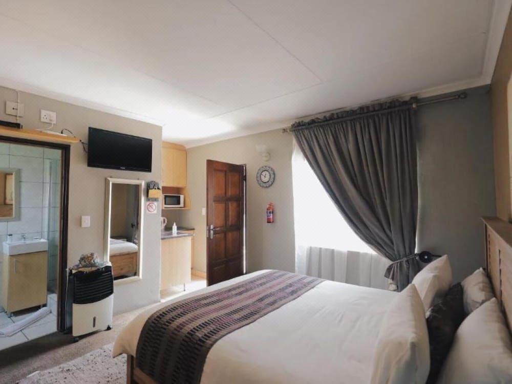 Ledumo Guest Lodge - Witbank