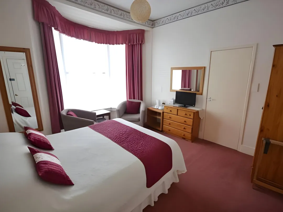 Lindholme Guest House - Tenby