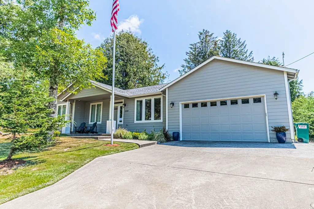 Spacious Deck And Hot Tub - Gorgeous Beach Haven - Tillamook, OR