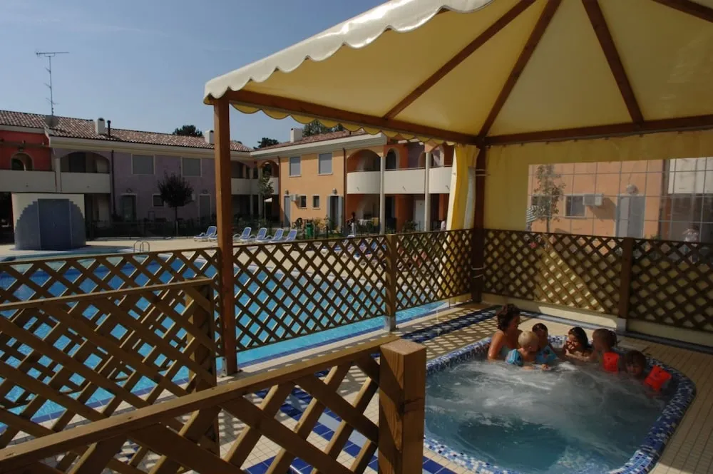 Poolside Cozy Getaway - Bibione