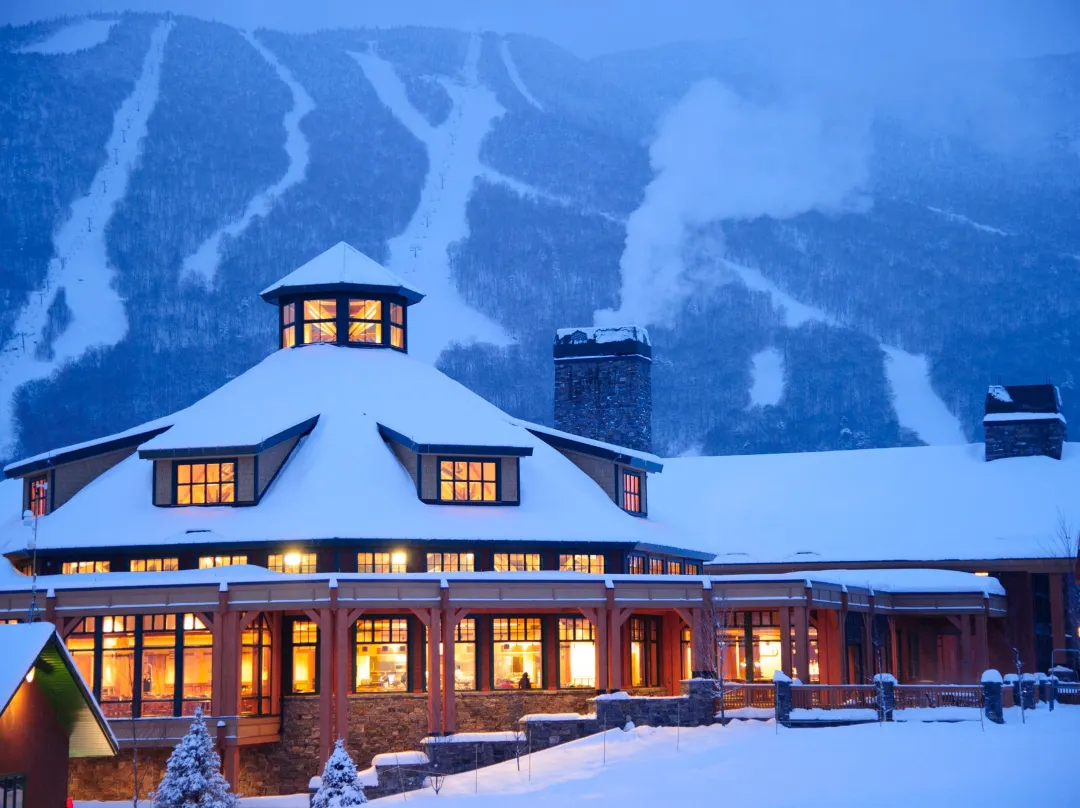 Mountain Views And Ski-in Ski-out Access - Inviting Rustic Elegance - Stowe