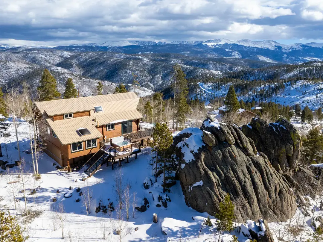 Expansive Deck And Hot Tub - Stunning Mountain Sanctuary - Granby, CO