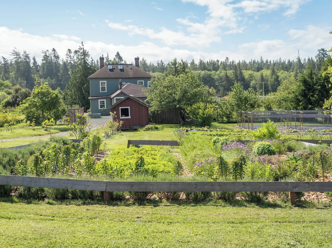 Woodside Farm Country Inn - Sooke