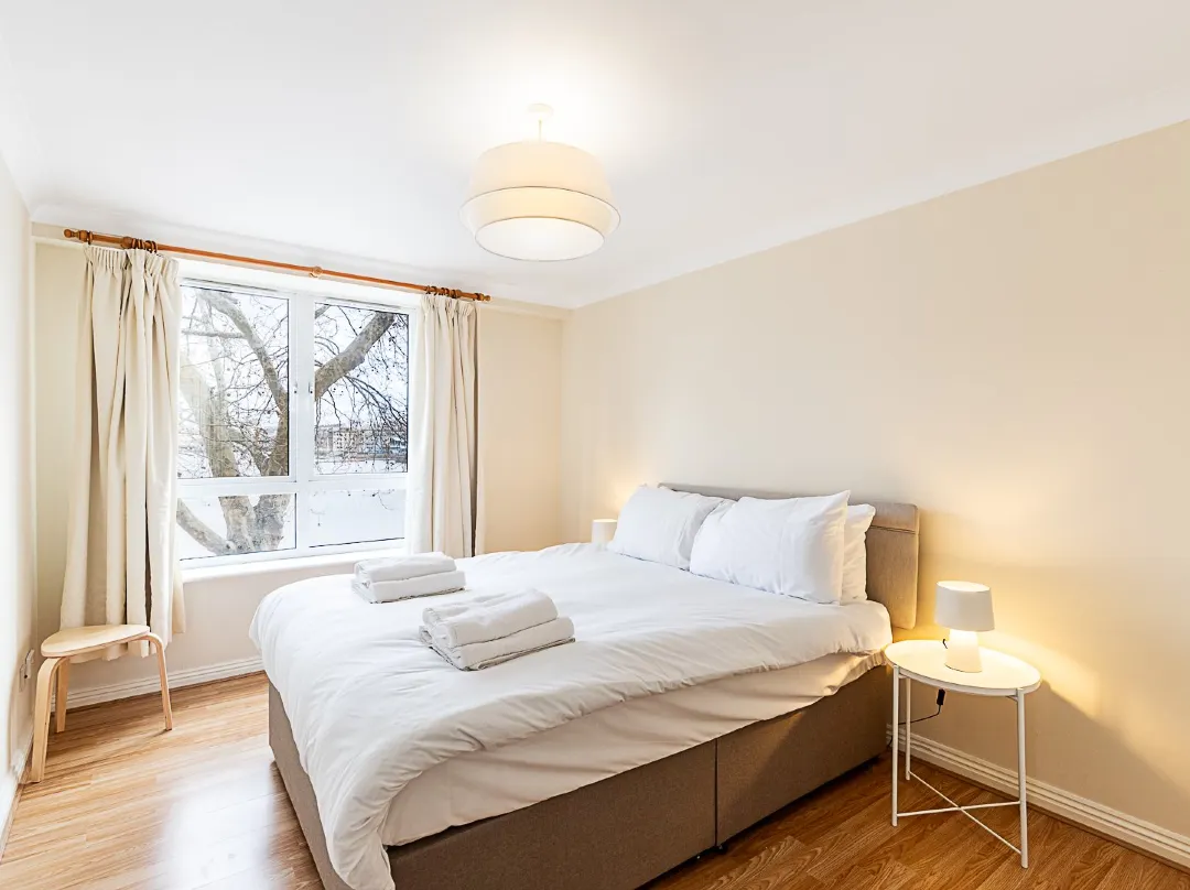Bright Canada Water Waterside Retreat - Essex