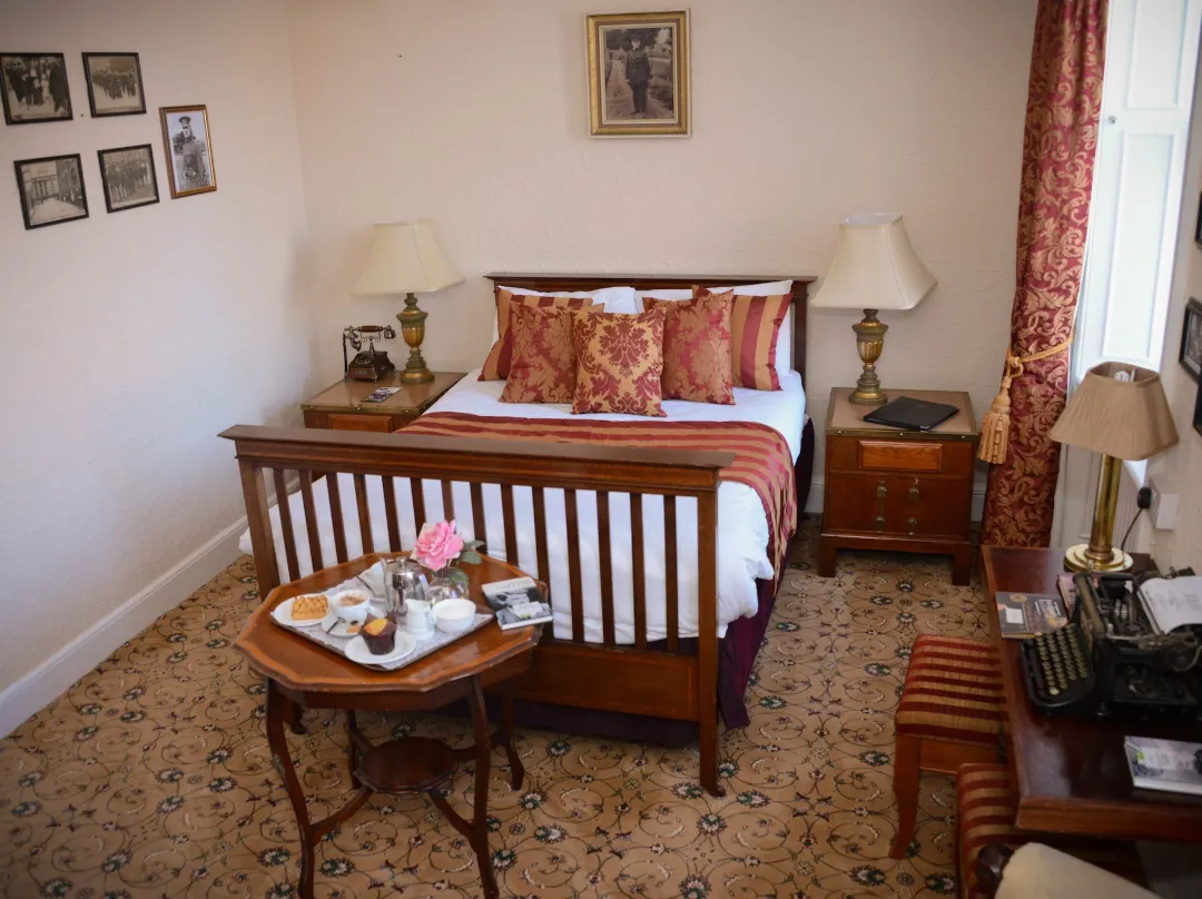 Bush Hotel - Leitrim Village