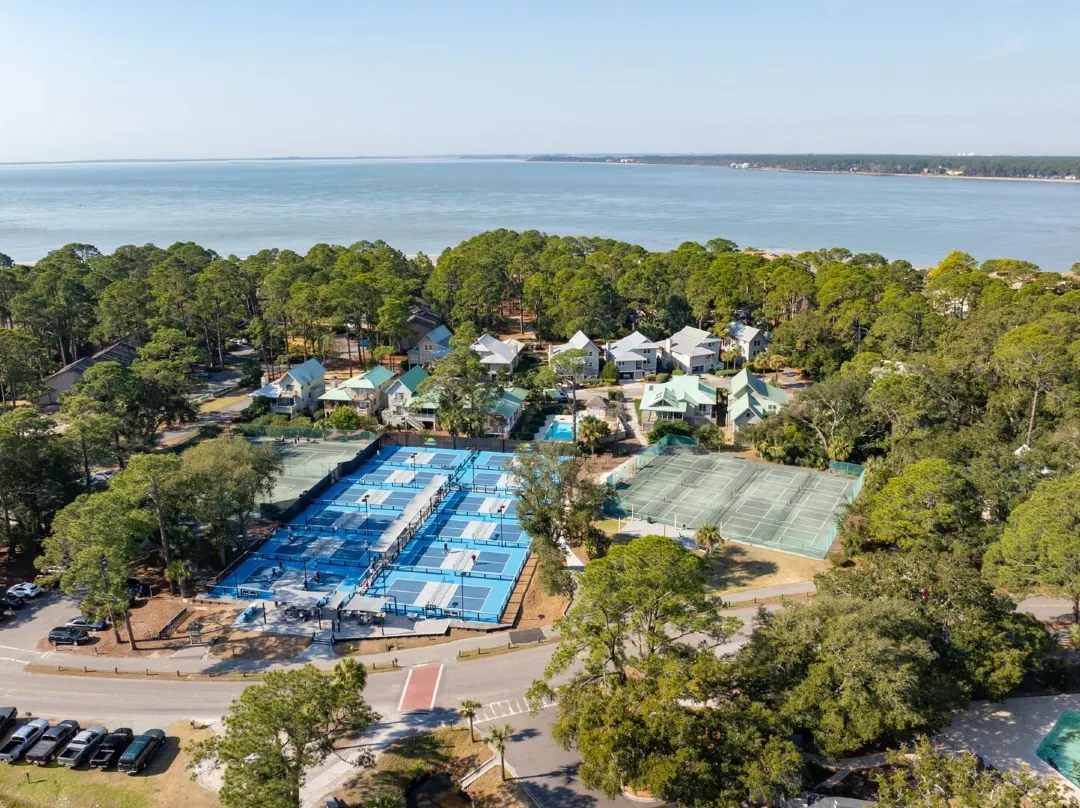 Captivating Golf Views And Stylish Interiors - Exquisite Coastal Retreat - Bluffton, SC