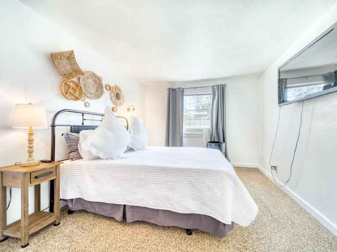 Private Rooftop Deck And Prime Downtown Access - Stylish Modern Retreat - Coeur d'Alene, ID