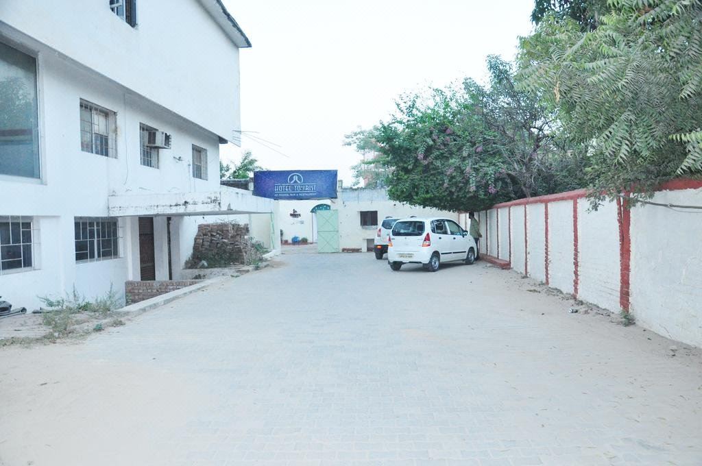 Hotel Tourist Bar & Restaurant - Agra
