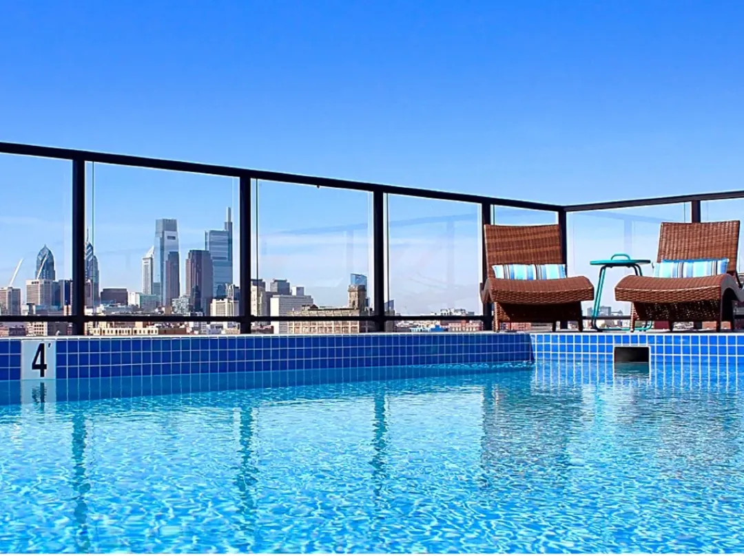 Stunning Rooftop Pool And Chic Amenities - Lavish Urban Escape - Camden, NJ
