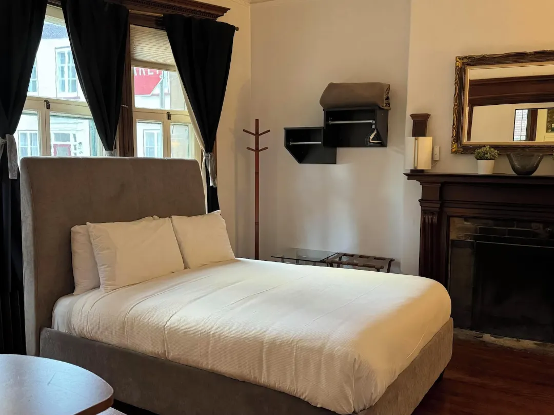 E-hotel Des Grisons - Par Aneyro - Quebec City