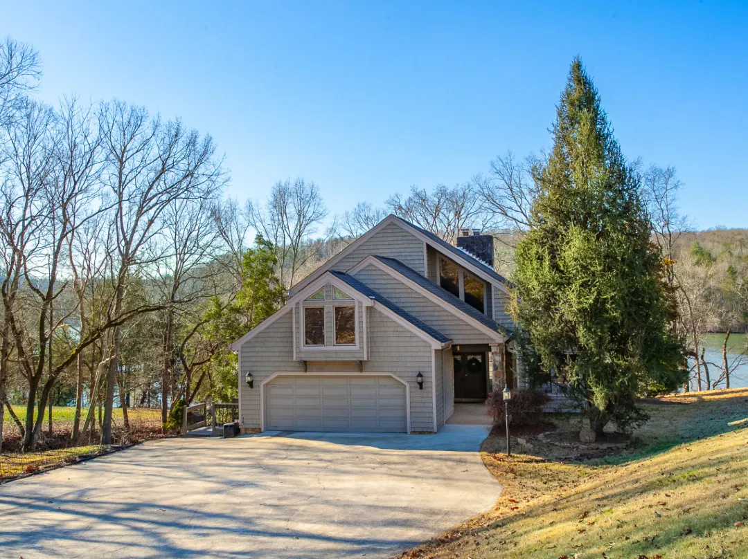 Serene Lake Access And Hot Tub - Charming Lakeside Retreat - Oak Ridge, TN