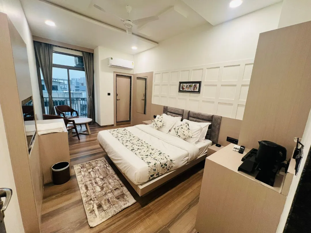 Hotel Sr Laxmi - Anand