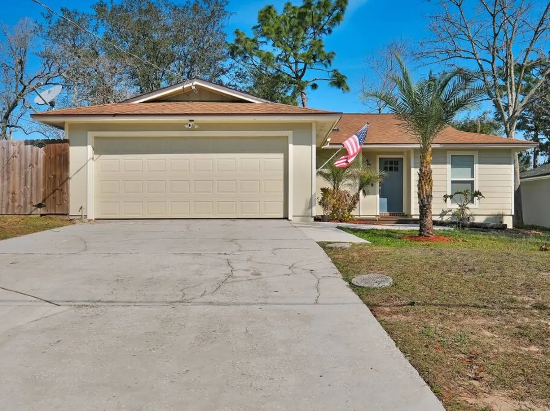 In Ground Pool And Attached Hot Tub - Beautifully Inviting - Jacksonville, FL