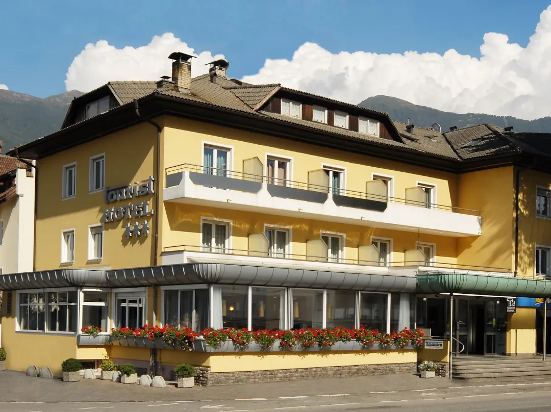 Tourist Hotel - Brixen