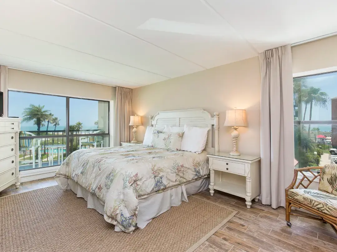 Beachfront Views And Resort Amenities - Beautiful Coastal Haven - South Padre Island, TX