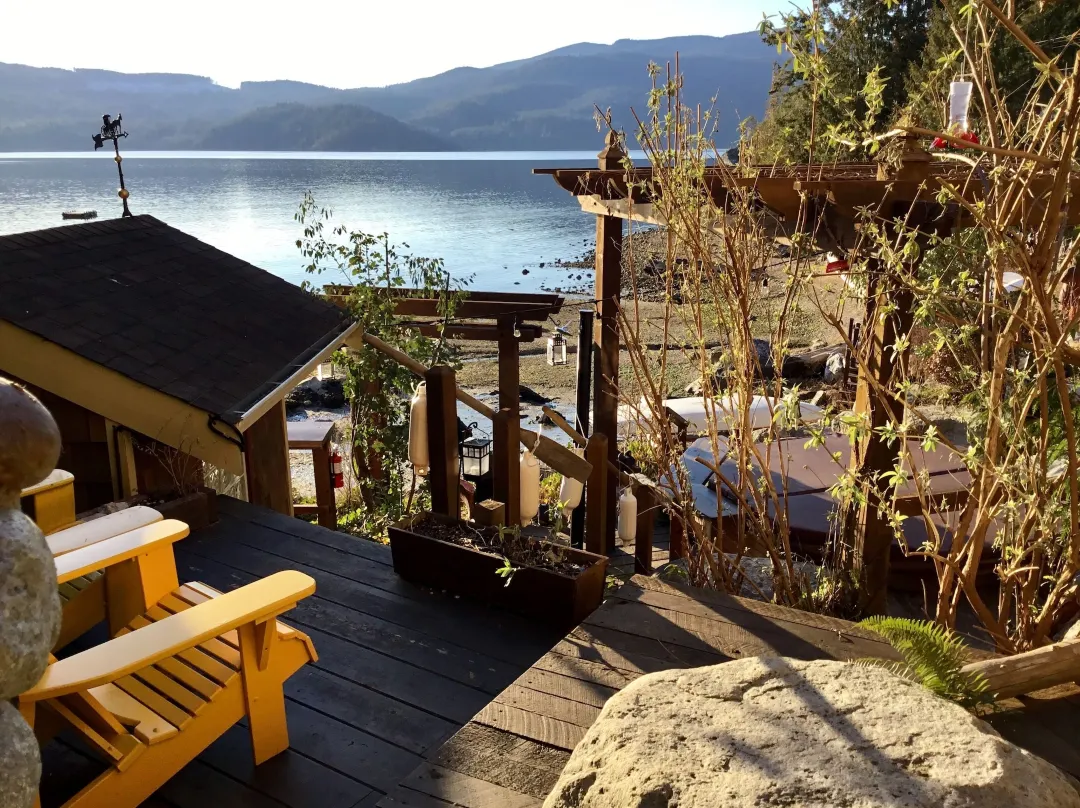 The Tuwanek Hotel And Spa - Sechelt