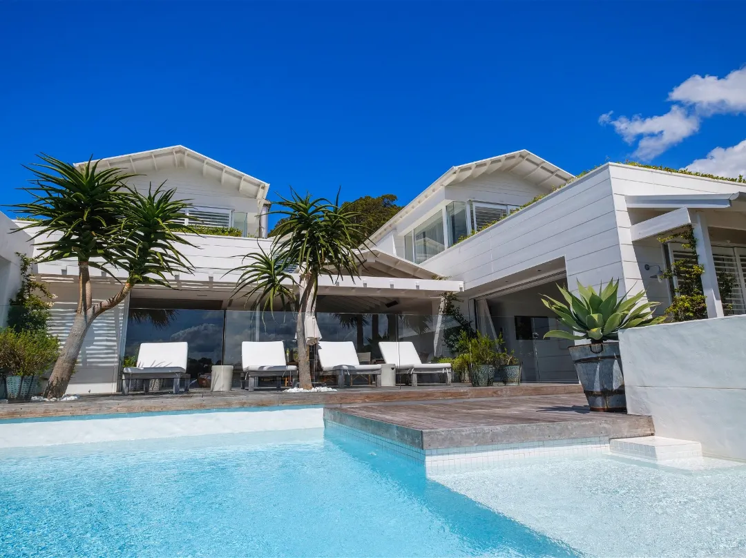 Wagstaffe Tropics - Ettalong Beach