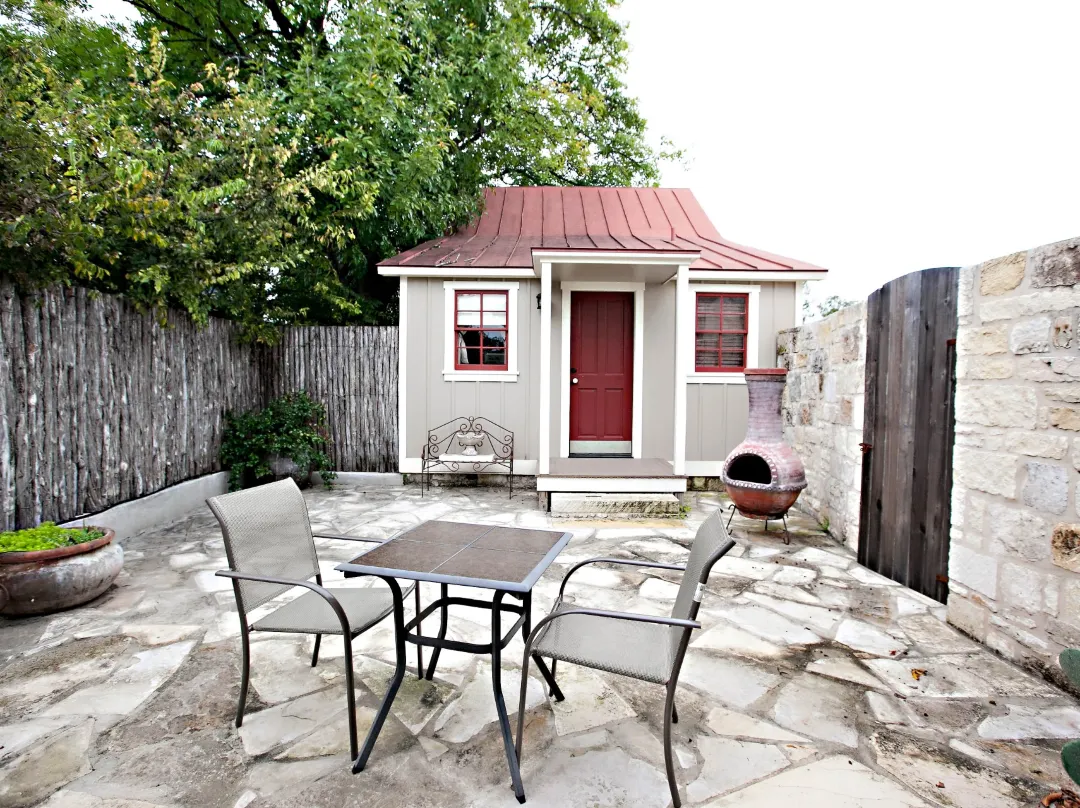 Cozy Porch And Spacious Interior - Charming Historic Hideaway - 弗雷德里克斯堡