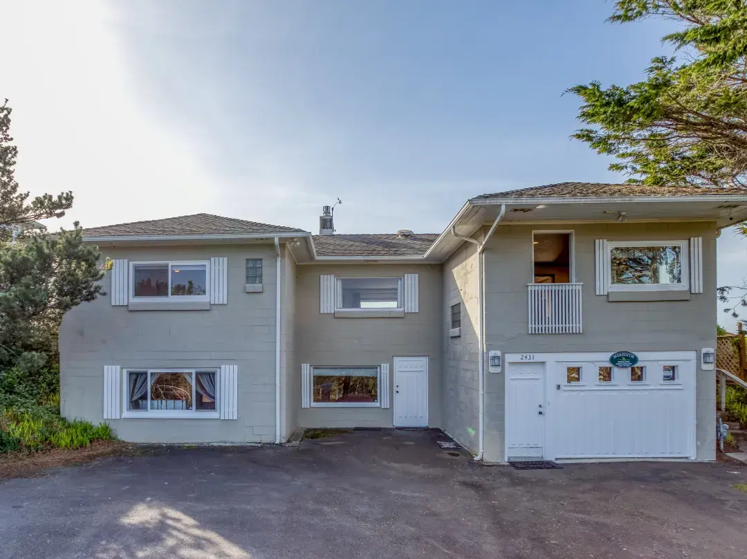 Ocean View And Game Room - Spacious Coastal Retreat - Lincoln City, OR