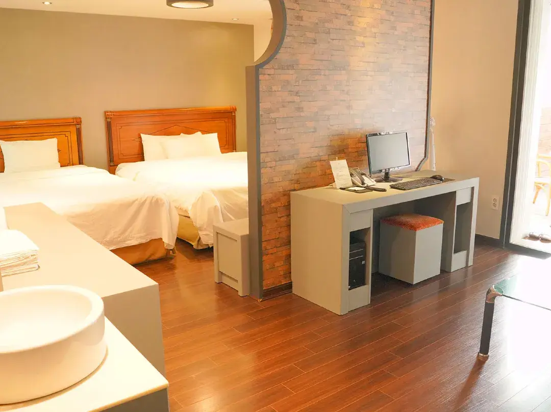 Hotel Rainbow - 밀양시