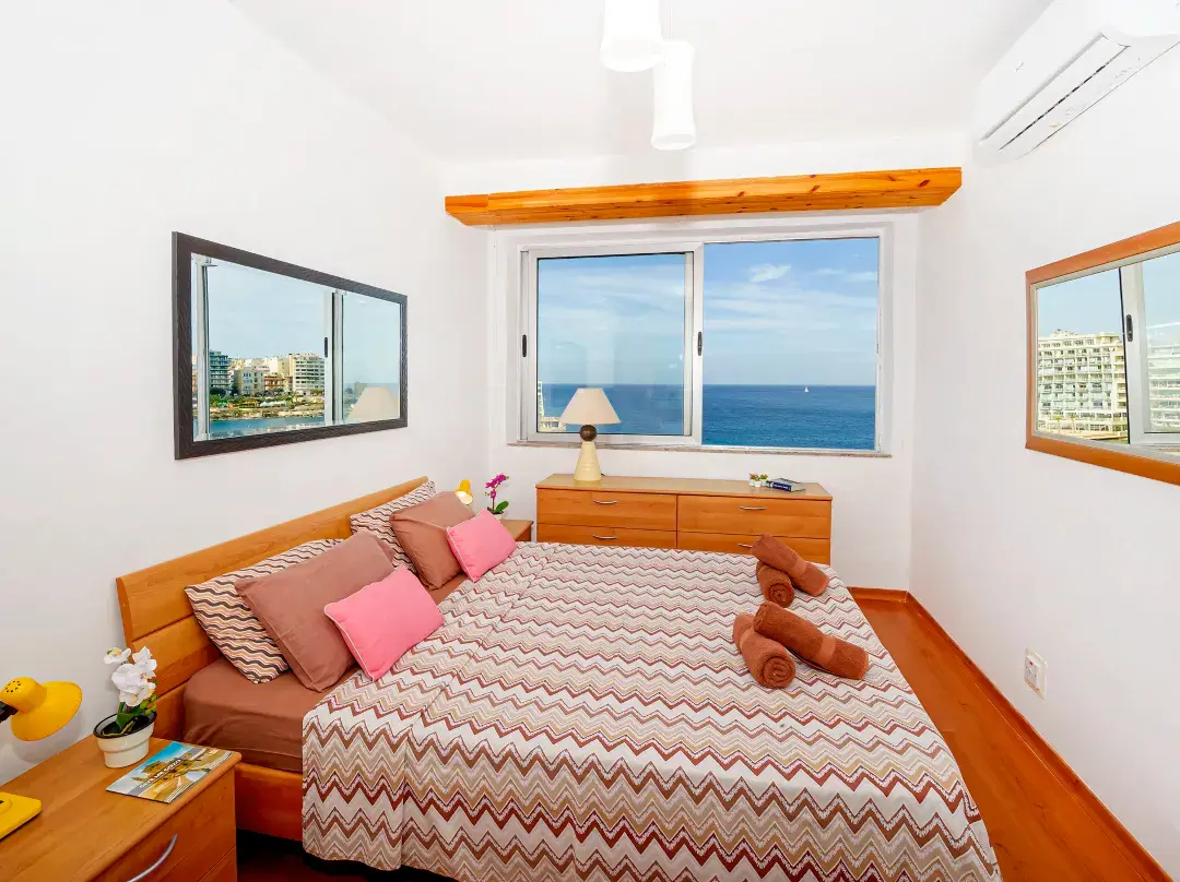 Getawaysmalta Spinola Bay Mansion Seafront Apartment In St Julian Near Paceville - Malta