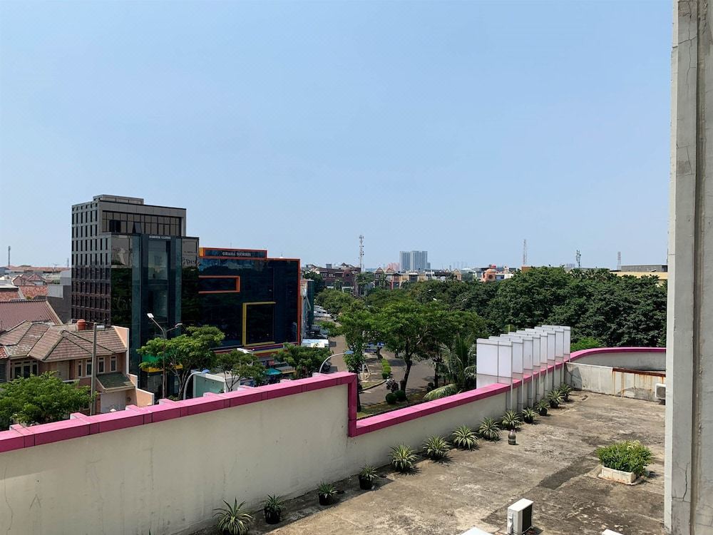 Comfort Studio At Sky Terrace Apartment - West Jakarta