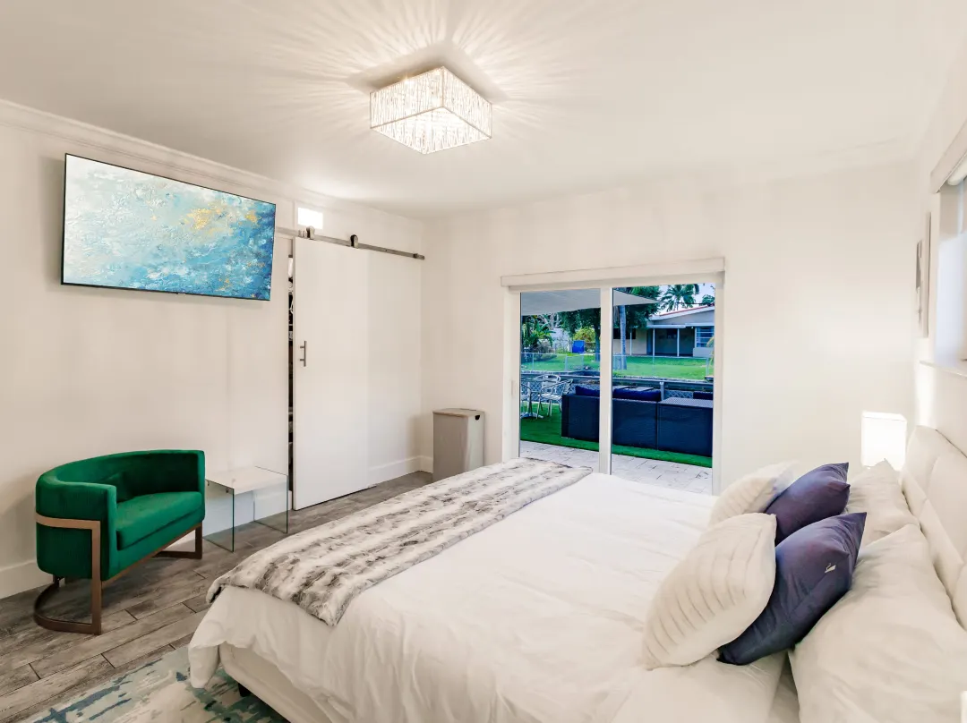 Bnb Hyperion | 5b Home W Pool, 2 Parking & Hot Tub - Surfside, FL