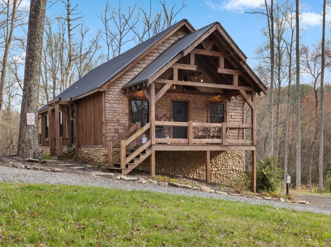 Rustic Cabin Retreat With Fire Pit And Cozy Amenities - Tranquil Escape - Blue Ridge, GA