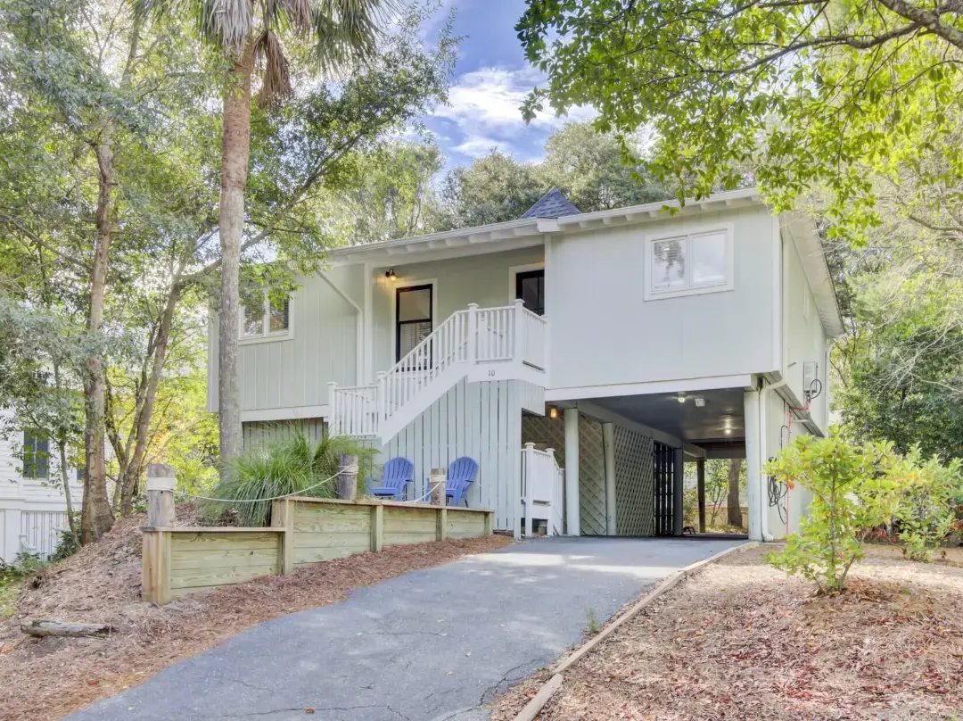 Spacious Living Areas And Relaxing Balcony - Beautiful Modern Haven - Mount Pleasant, SC