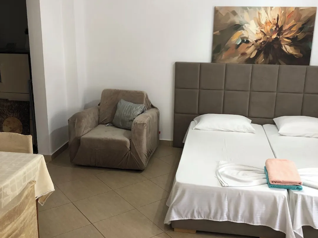 Monas Guesthouse - Saranda