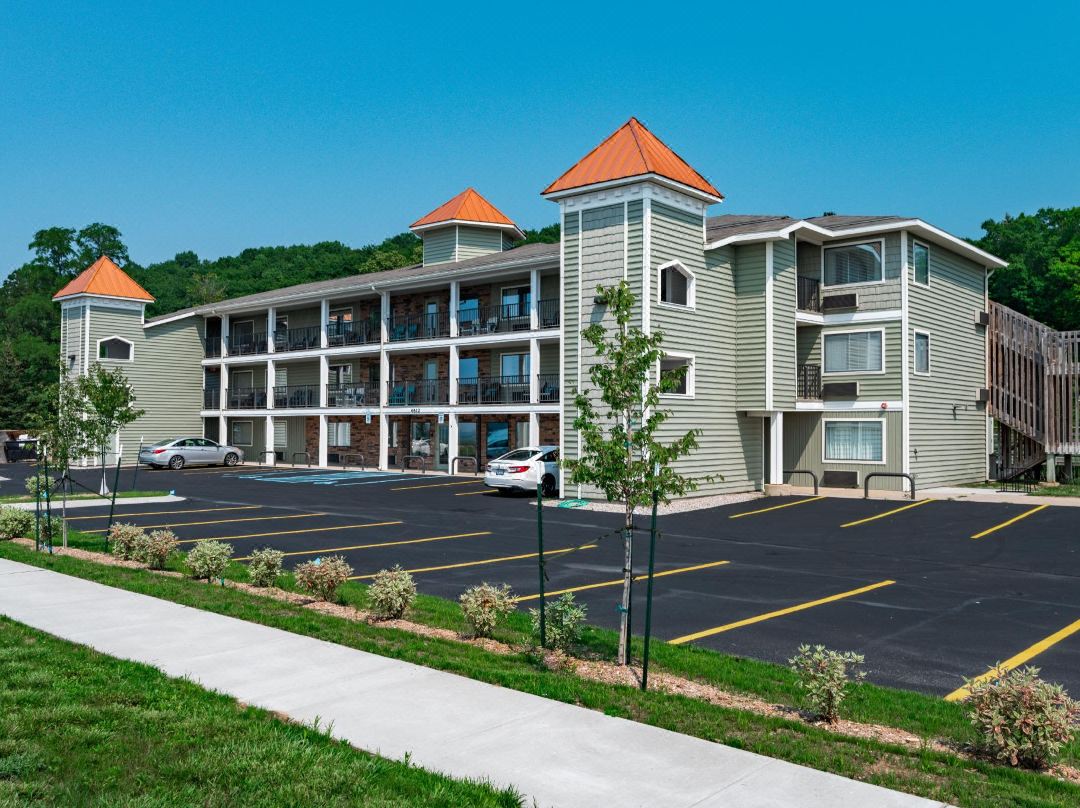 Gold Coast Inn - Traverse City, MI