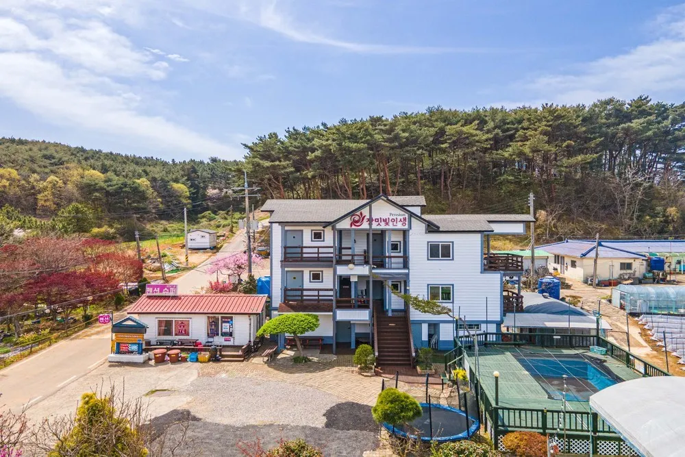 Taean Jangmibit Insaeng Pension - Incheon