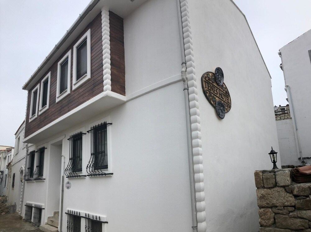 Tenes Otel - Bozcaada