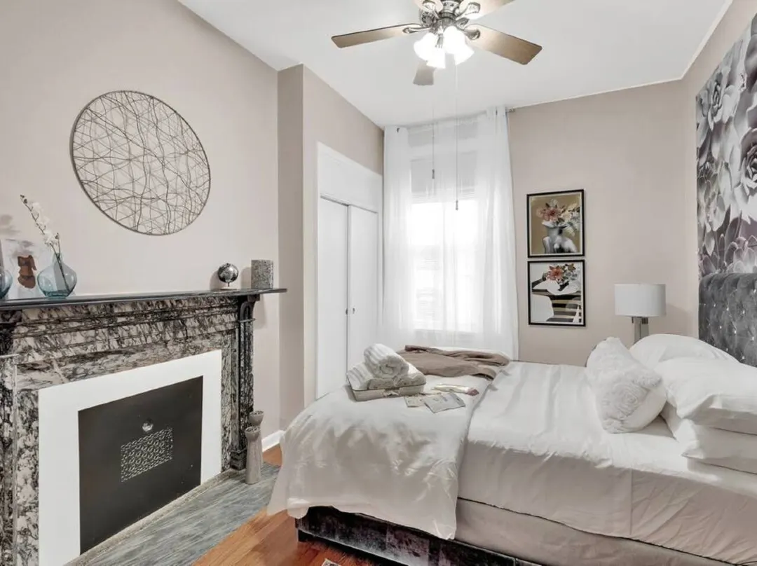 Sophisticated Design And Elegant Comforts - Chic City Retreat - Cherry Hill, NJ