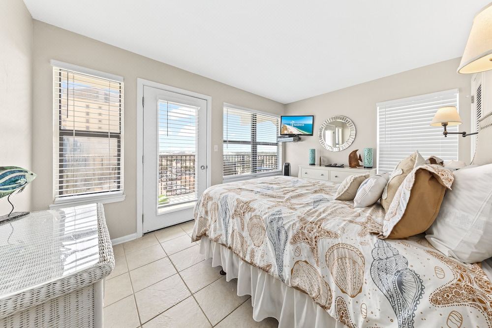 Island Sunrise Condos By Hosteeva - Foley, AL