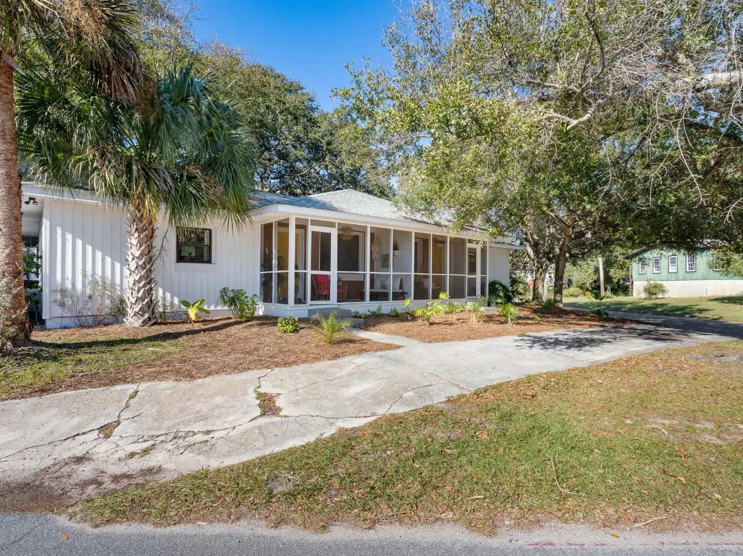 Expansive Living, Tranquil Outdoor Oasis - Charming Coastal Retreat - Folly Beach, SC