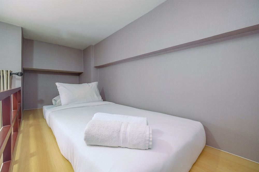 Comfortable And Cozy Studio Room At Dave Apartment - Depok