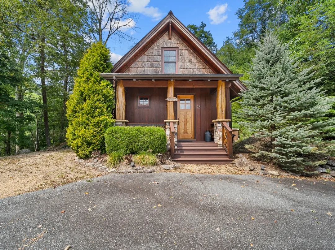 Rustic Elegance And Scenic Decking - Captivating Riverfront Retreat - Sugar Mountain, NC