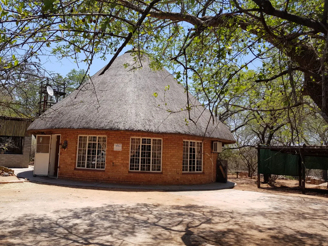 Klein Huisie Self Catering Africa Bush Vacation In Marloth Park - Marloth Park
