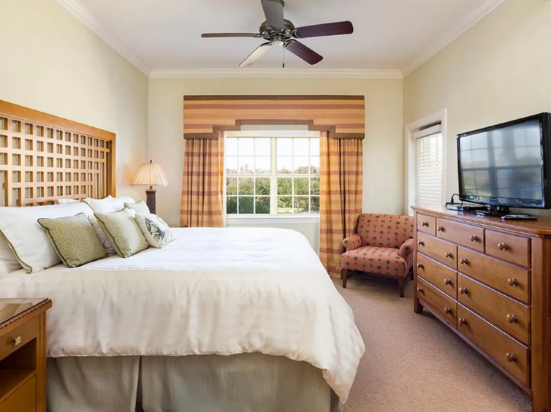 Stylish Patio And Golf Course Outlook - Tranquil Sanctuary - Celebration