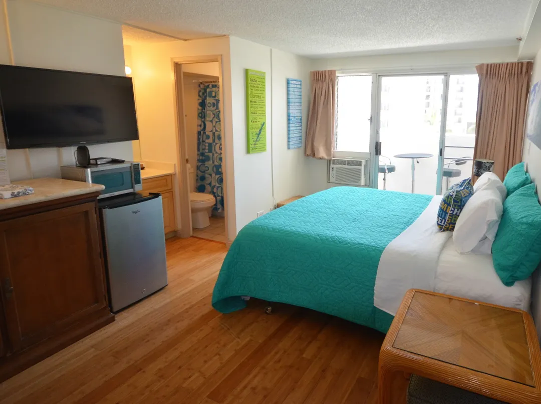 Balcony With Ocean View And Modern Amenities - Stunning Retreat - O‘ahu, HI