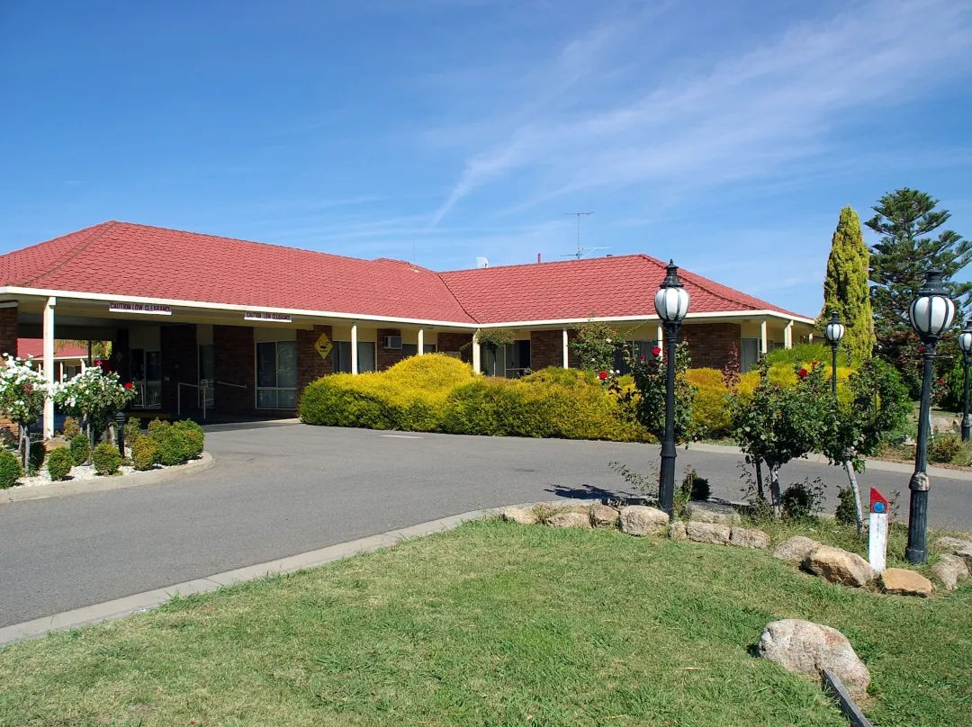 Pines Country Club Motor Inn - Shepparton