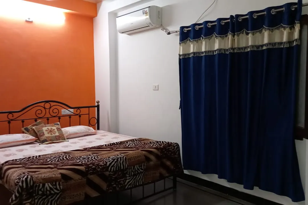 Nandini Paying Guest House - 구자르트