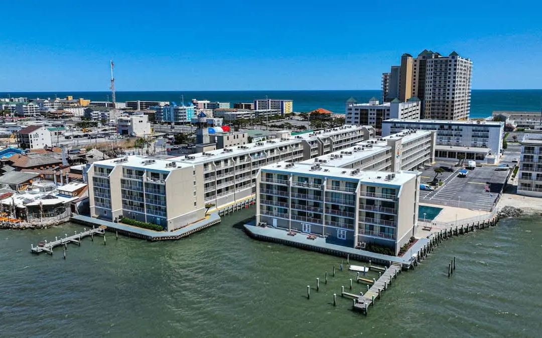 Scenic Canal Views And Outdoor Pool - Charming Waterfront Retreat - Ocean City, MD