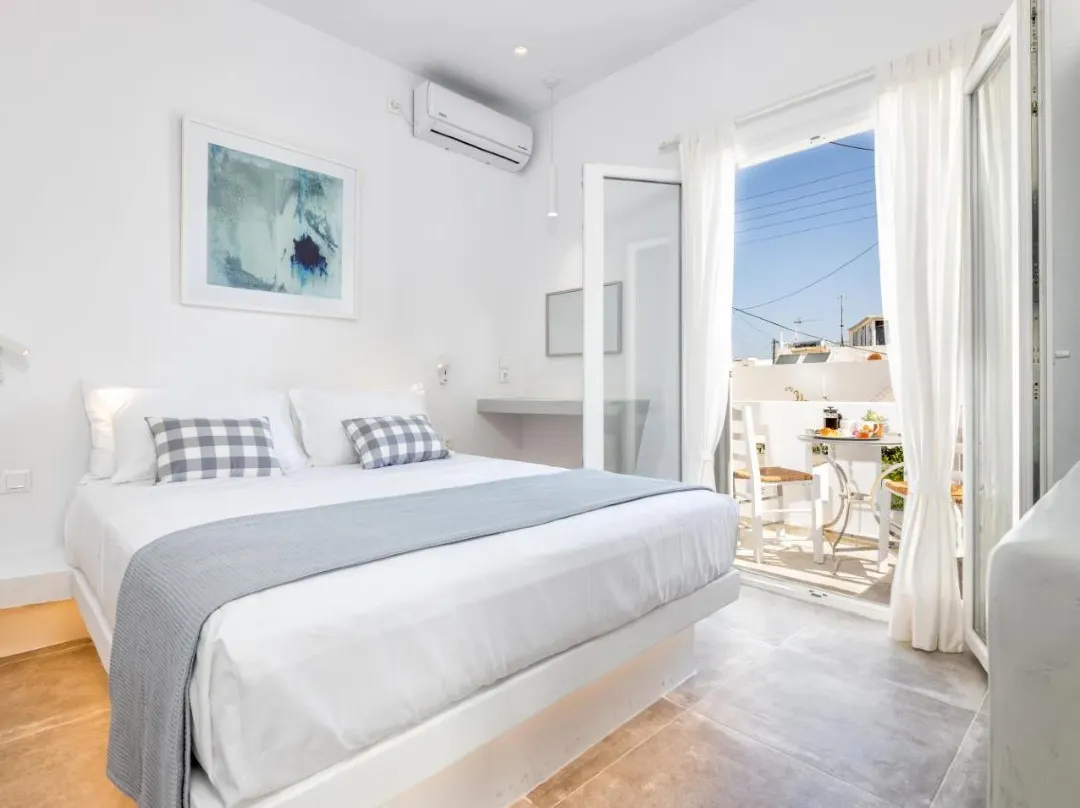 Pelican Paros - Paros