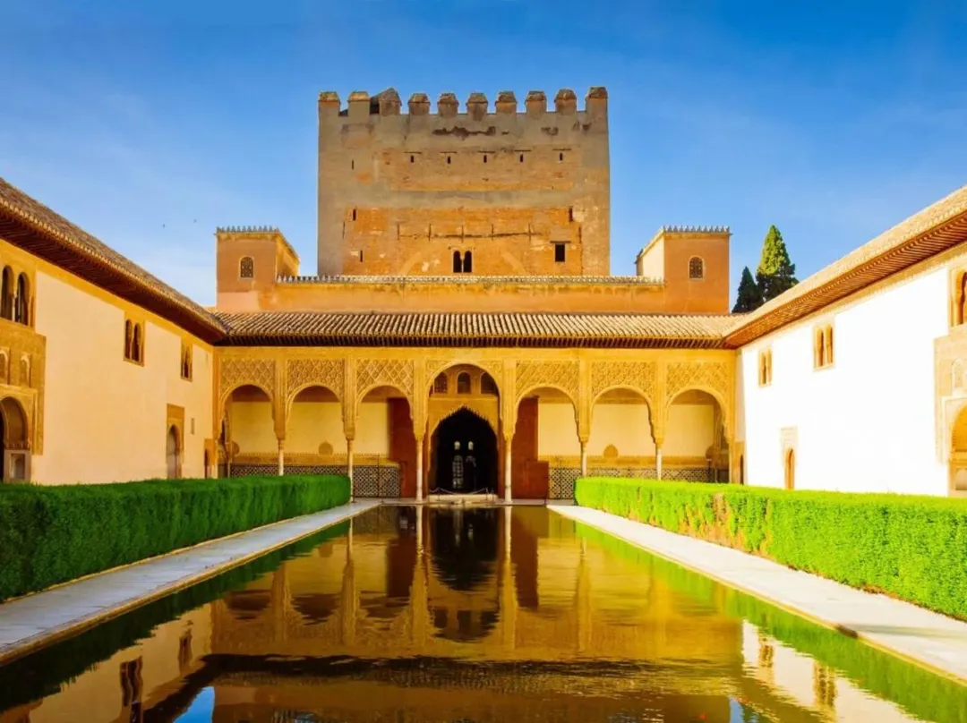 Apartamentos Puerta Elvira Suites 3000 - Granada, Spain
