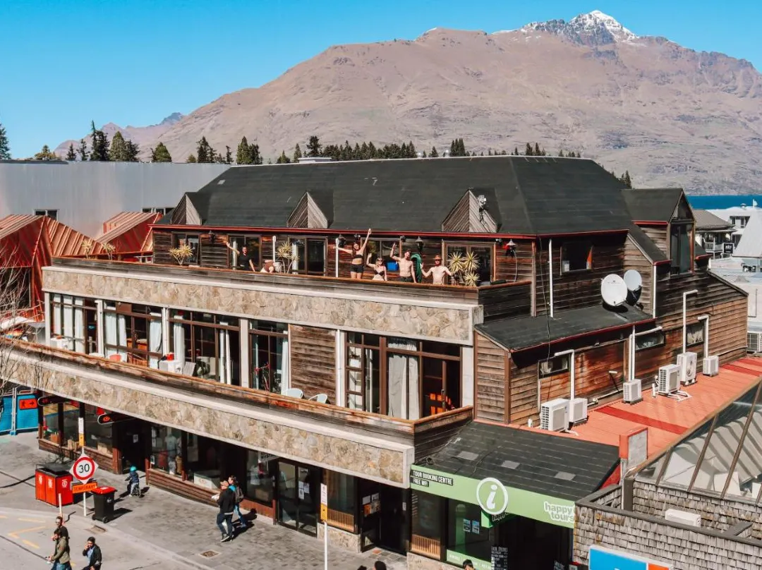 Adventure Queenstown Hostel - Queenstown