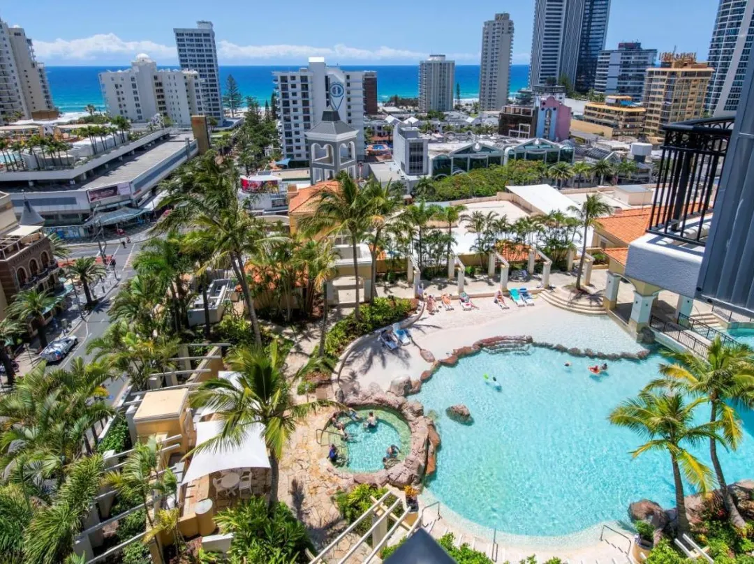 Resort Style Chevron Apartments Surfers Paradise By Gold Coast Travels - Gold Coast