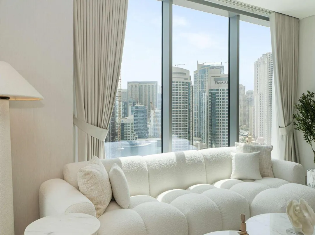 Experience 2br Luxury Living At Liv Marina - Dubai Marina