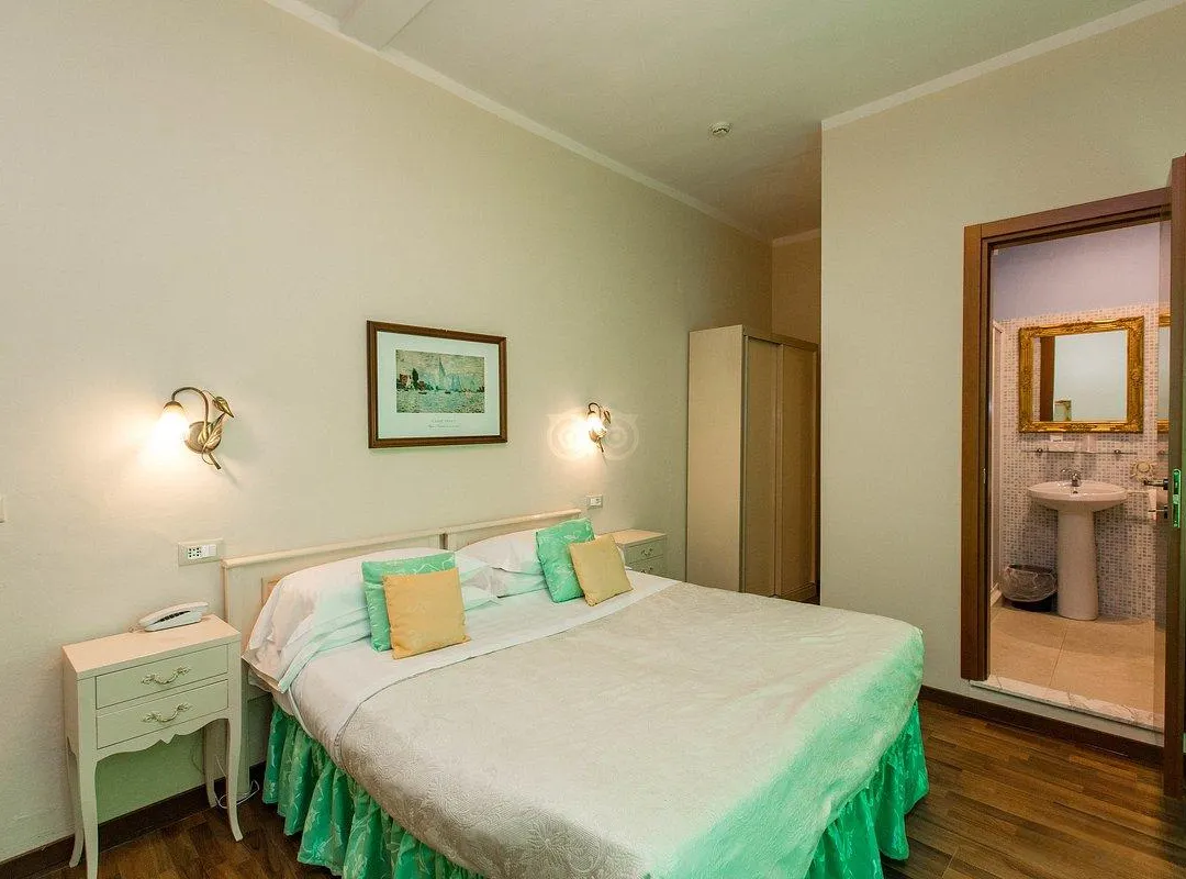 Fly In Viareggio Beach Davanti Alla Famosa Passeggiata Con Negozi E Stabilimenti - Viareggio